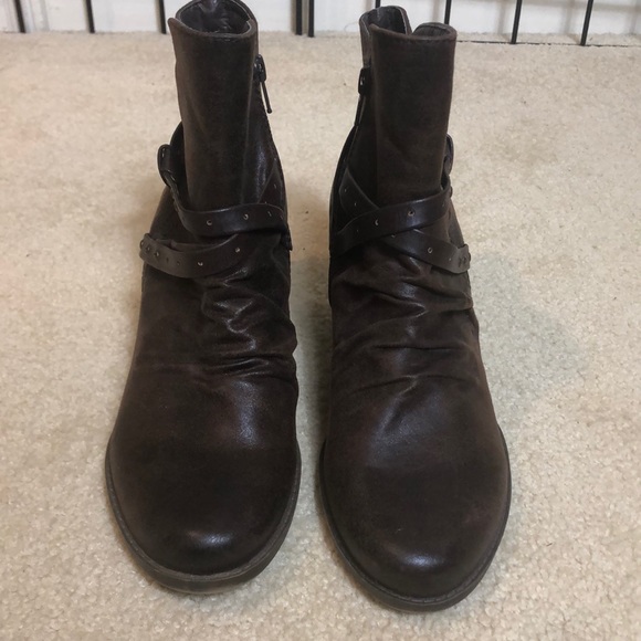 BareTraps | Shoes | Bare Traps Brown Almond Toe Slouch Front Strappy ...